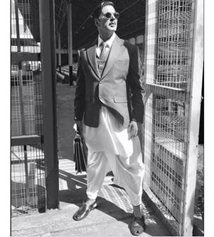 Five Iconic Looks of Mega Star Akshay Kumar | Eshadoot